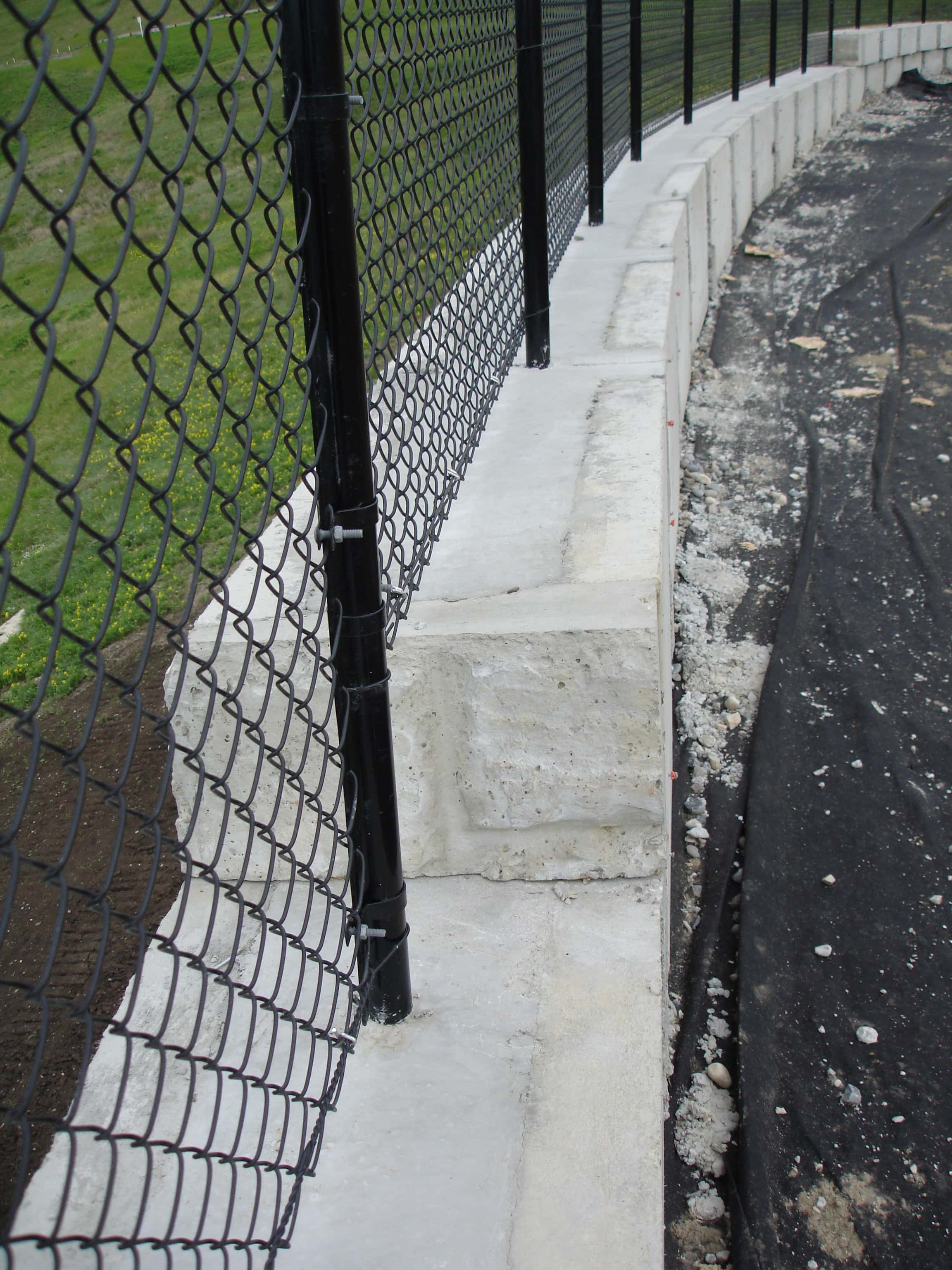 Fence Posts in Retaining Walls Gallery - MagnumStone®